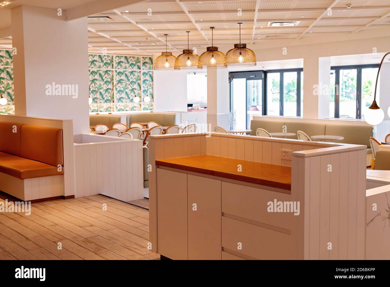 Empty restaurant booth hi-res stock photography and images - Alamy