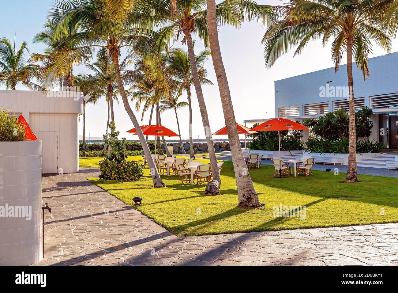 Outdoor bar and building of luxury hotel hi-res stock photography and ...