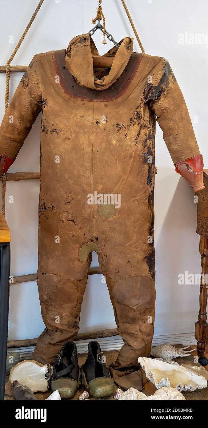 Vintage diving suit hi-res stock photography and images - Alamy