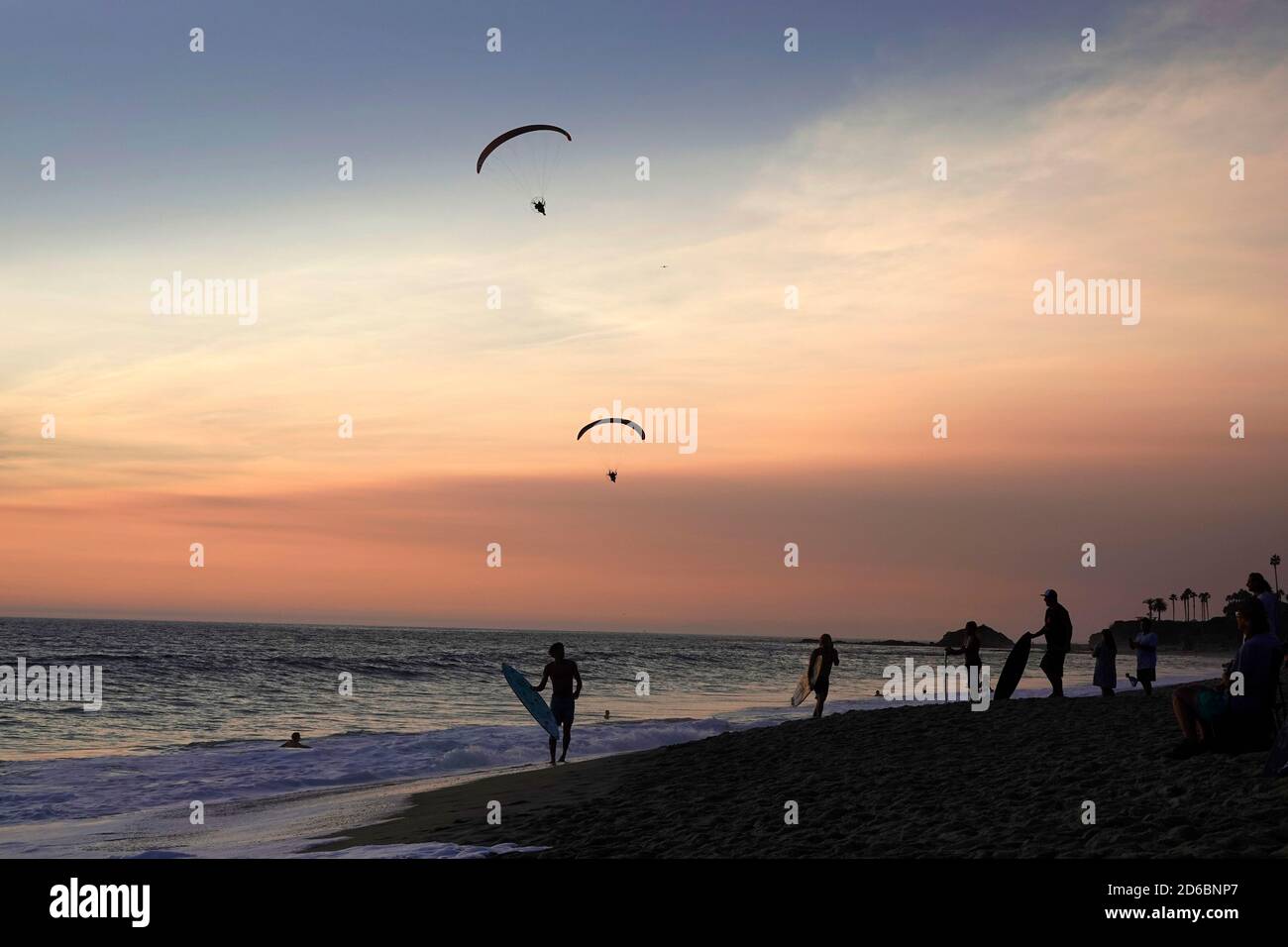 Laguna Beach, California, USA. 15th Oct, 2020. Paragliders soar along ...