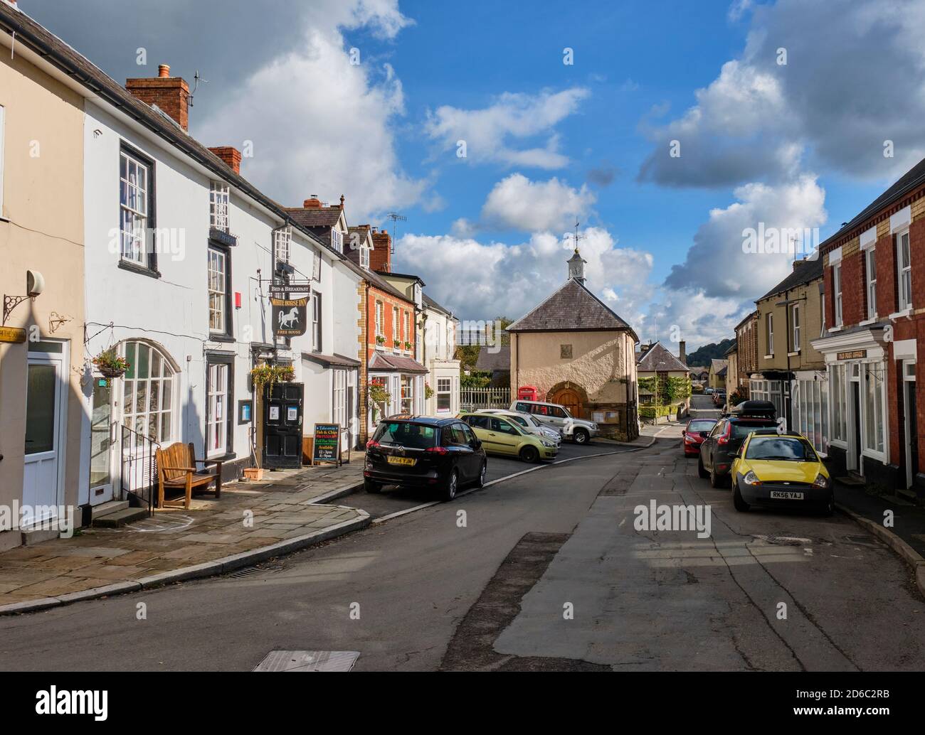 The white horse inn clun hi-res stock photography and images - Alamy