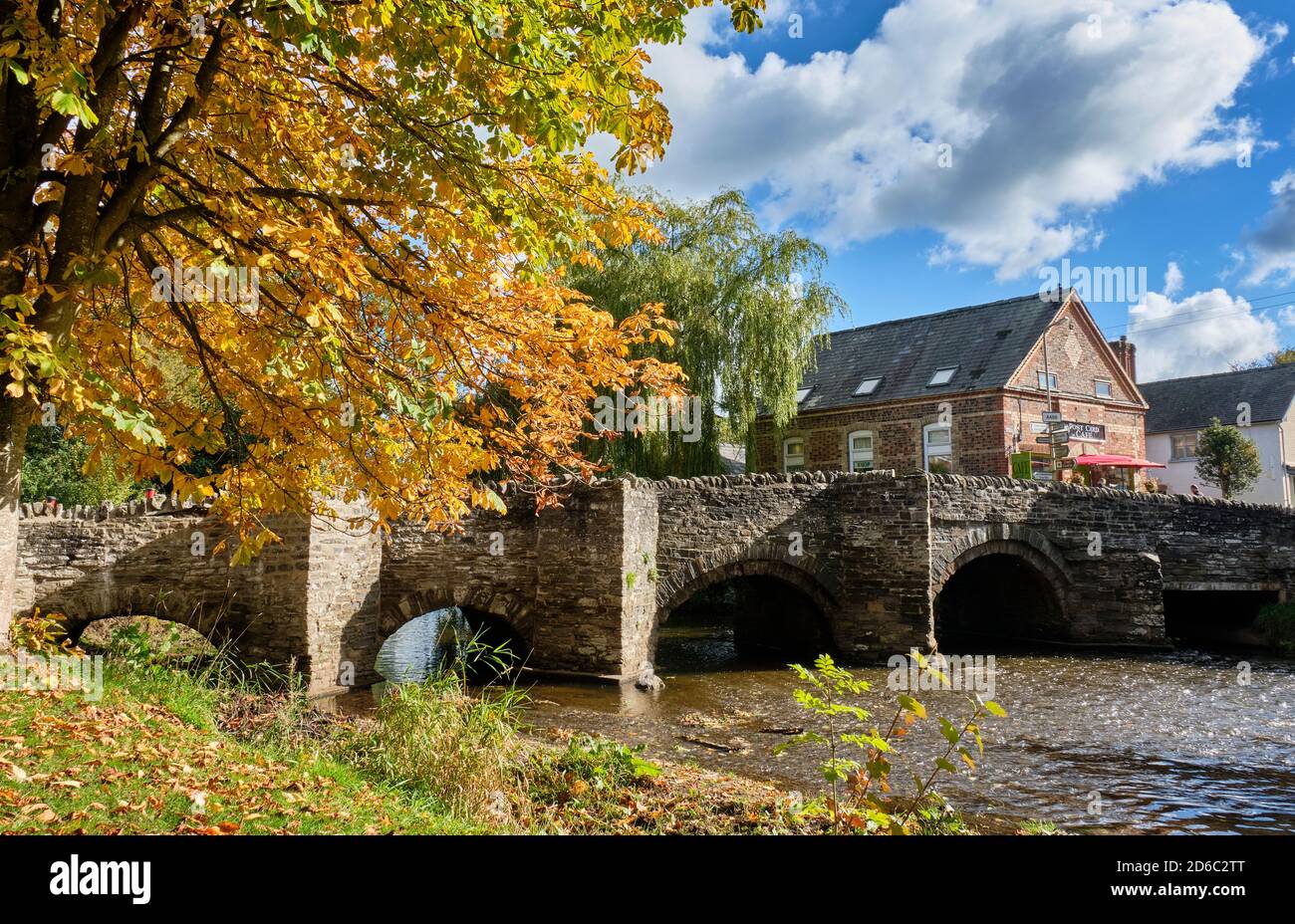 Medieval river crossing hi-res stock photography and images - Alamy