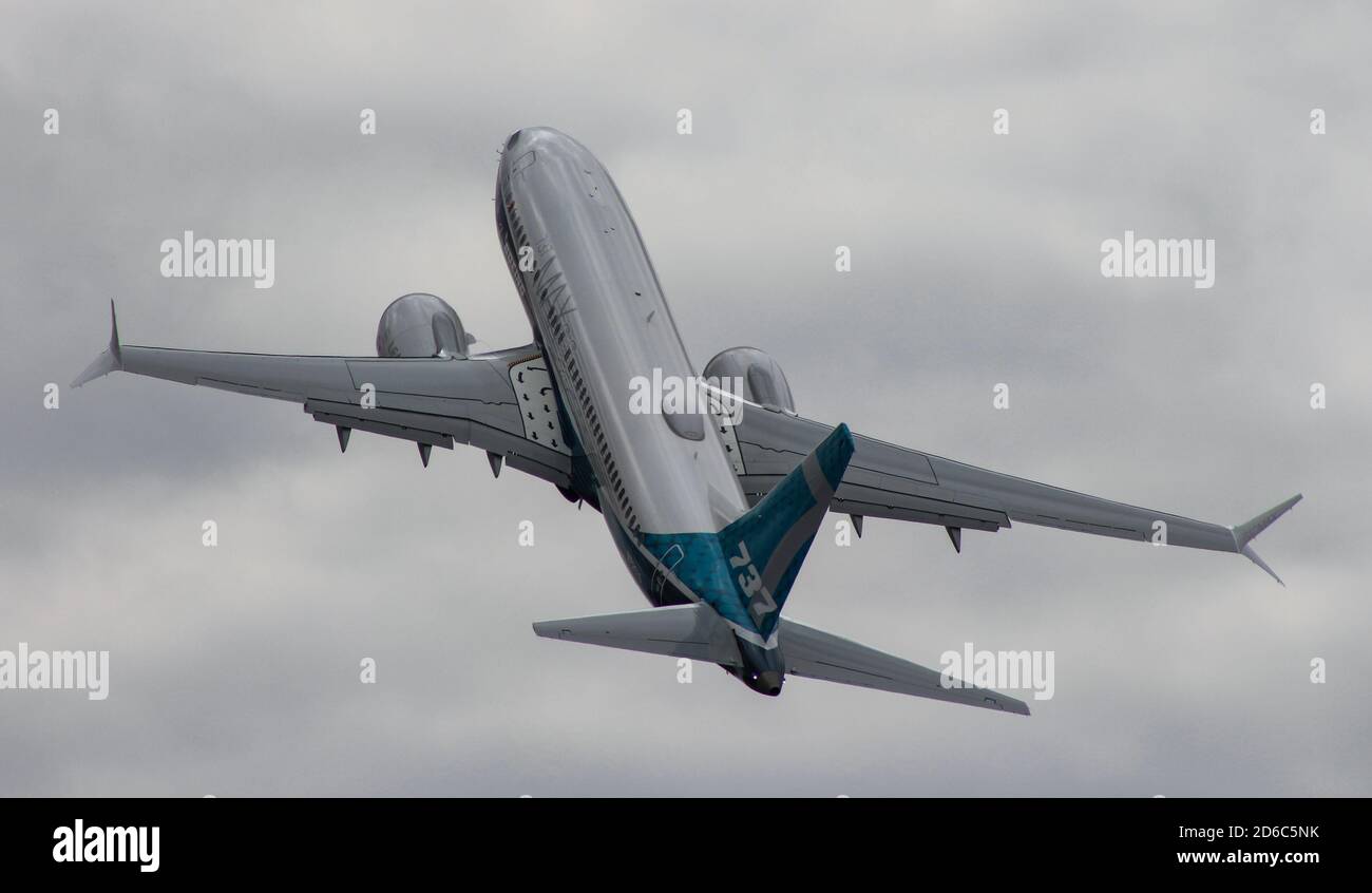 Boeing 737 Max Vertical Take-off Stock Photo - Alamy