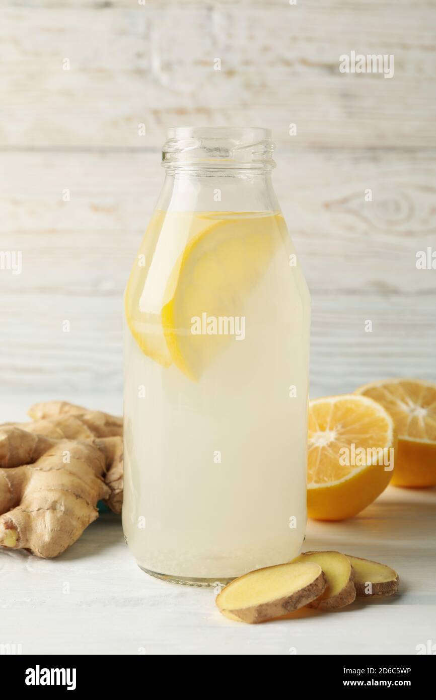Glass water ginger slice hi-res stock photography and images - Alamy