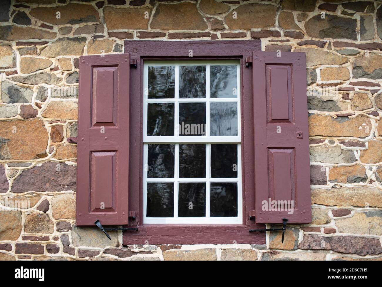 Stone house window shutters hi-res stock photography and images - Alamy