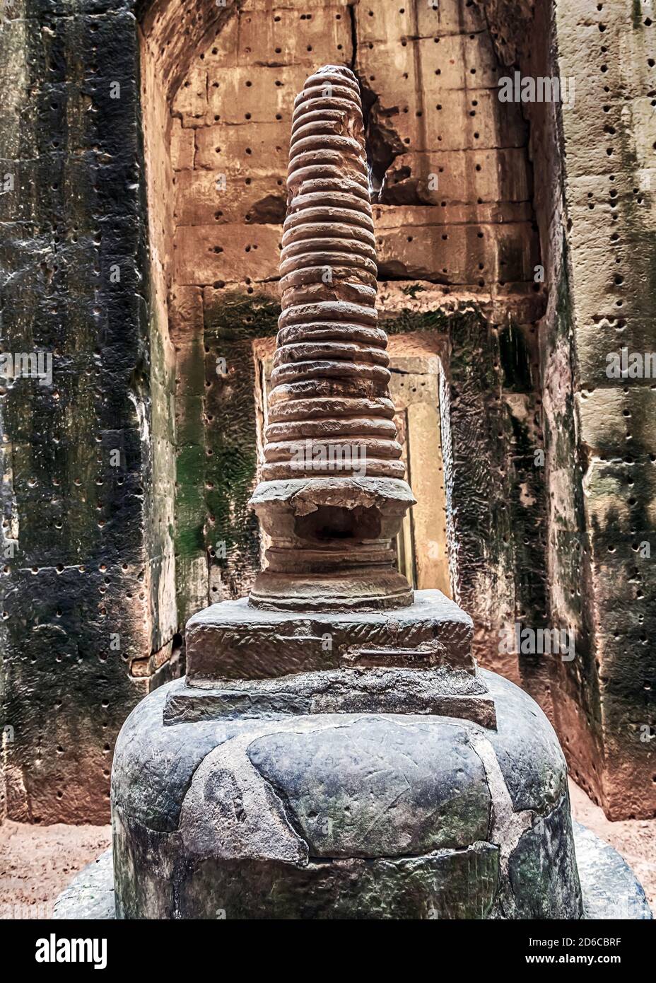 Statue of Buddhist old stupa stone Stock Photo - Alamy