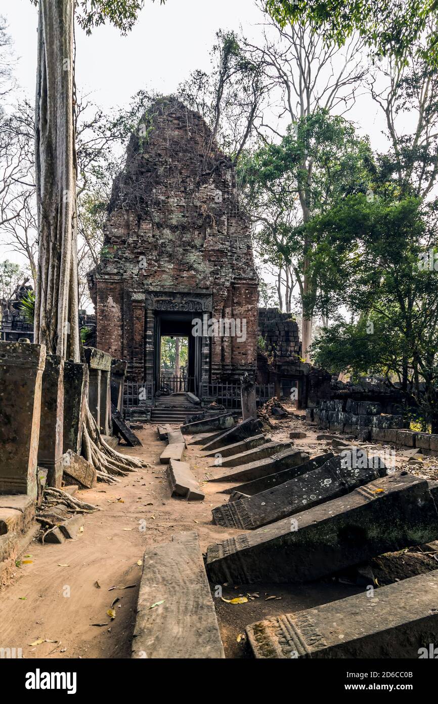 Prasat Krahom Hindu Temple in Koh Ker. Koh Ker temples group famous ...