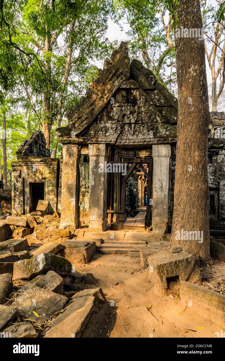Prasat Krahom Hindu Temple in Koh Ker. Koh Ker temples group famous ...
