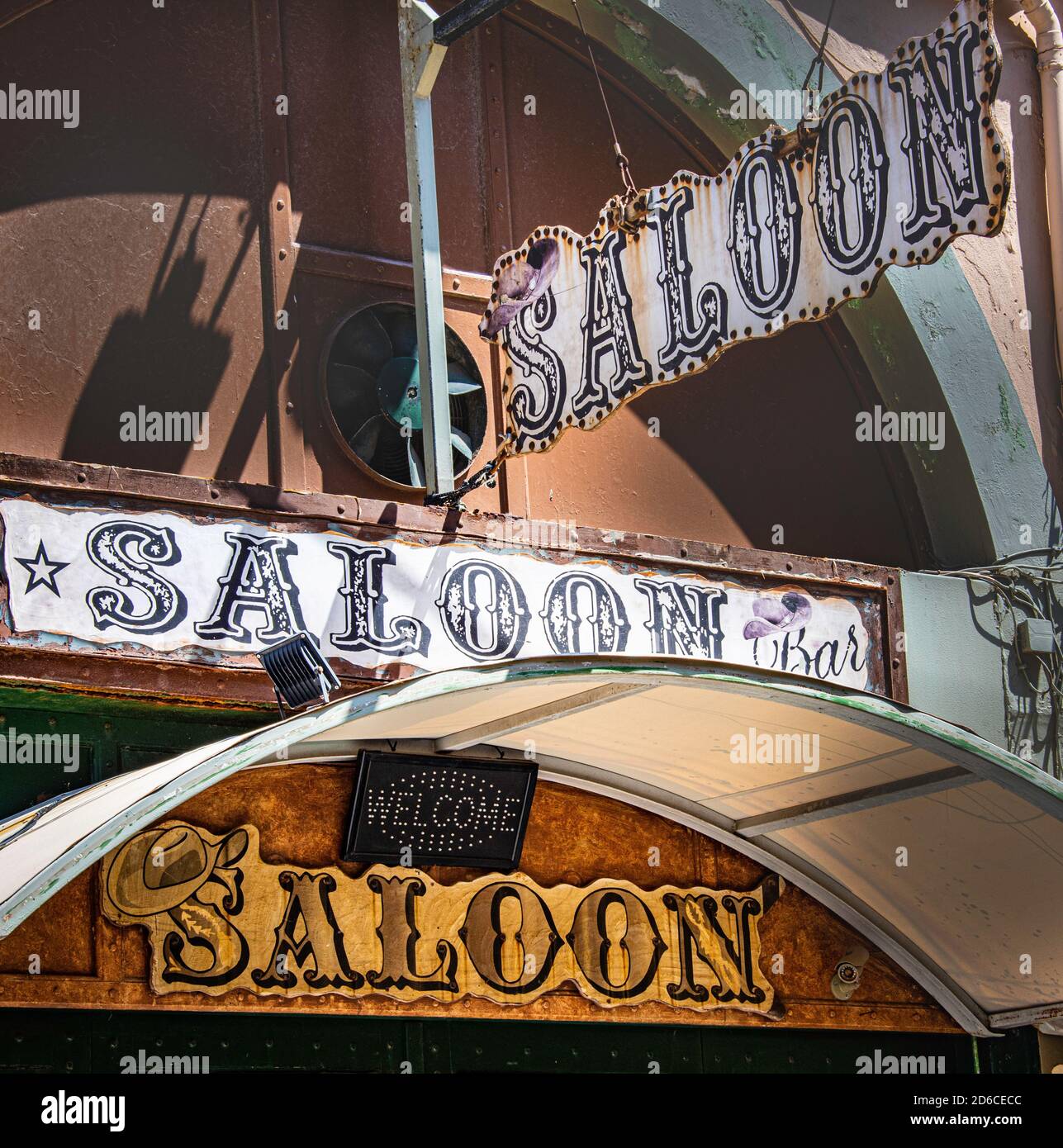Saloon sign hi-res stock photography and images - Alamy