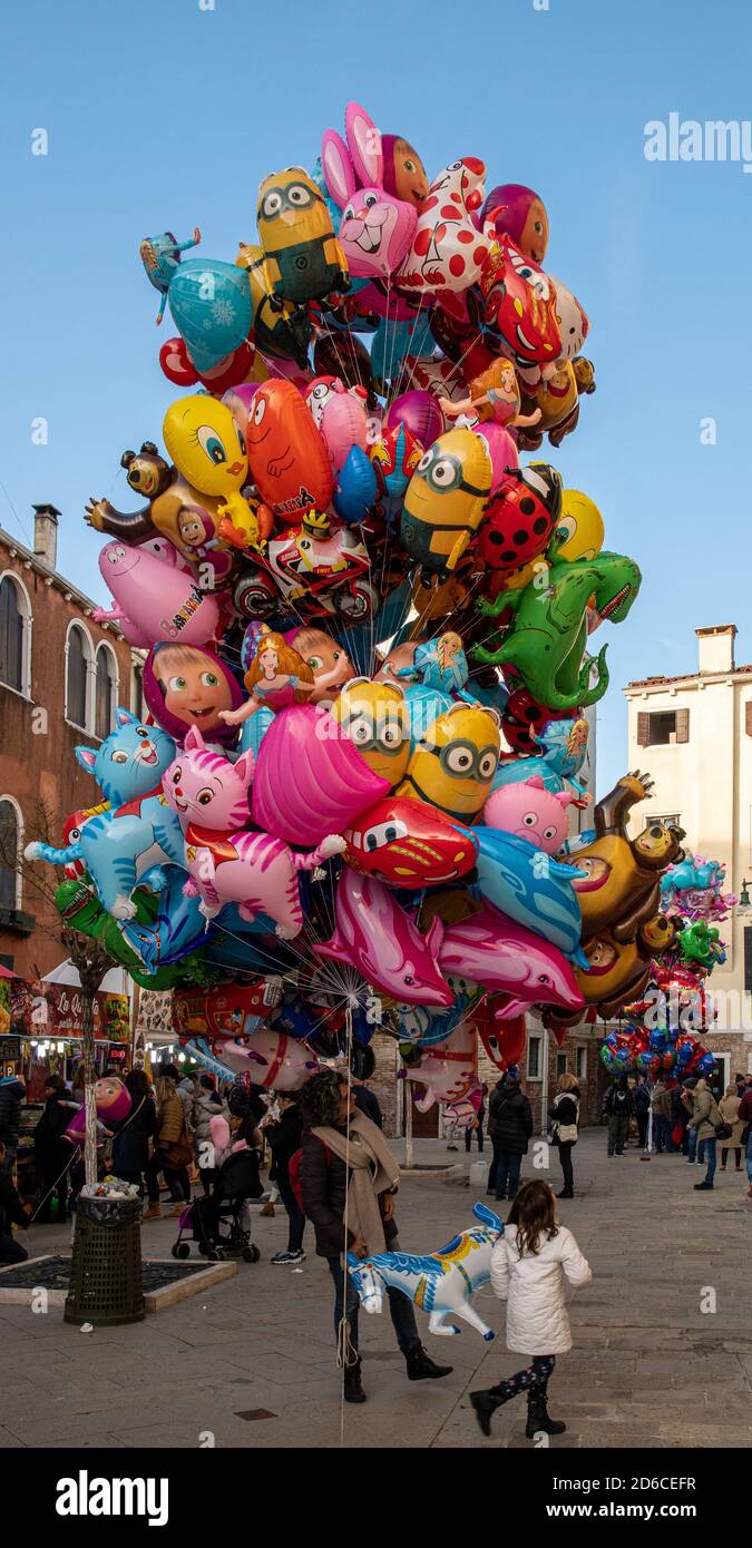 Big bunch of balloons in Venetian street market Stock Photo - Alamy