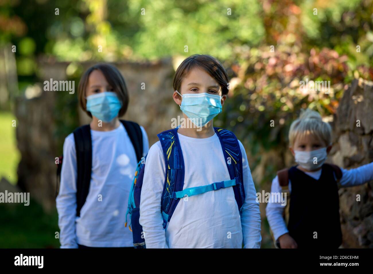 Children wearing covid masks hi-res stock photography and images - Alamy