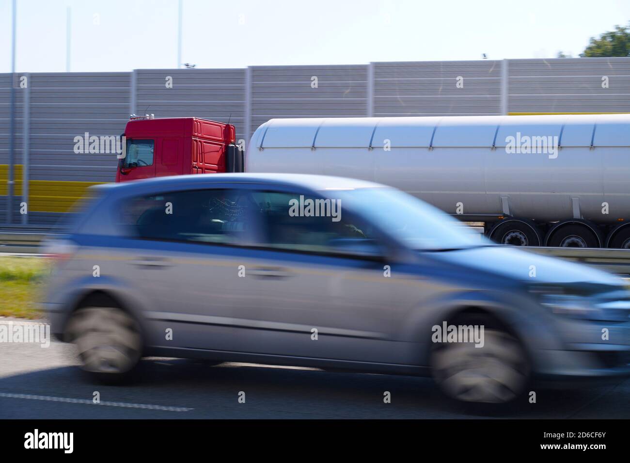 Cars passing by. Limitation of noise by means of sound absorbing ...