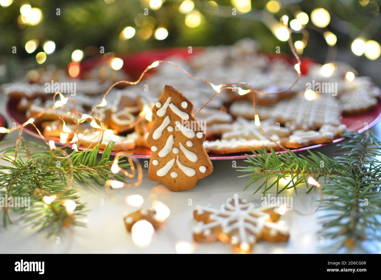 Christmas tree gingerbread cookie hi-res stock photography and images ...