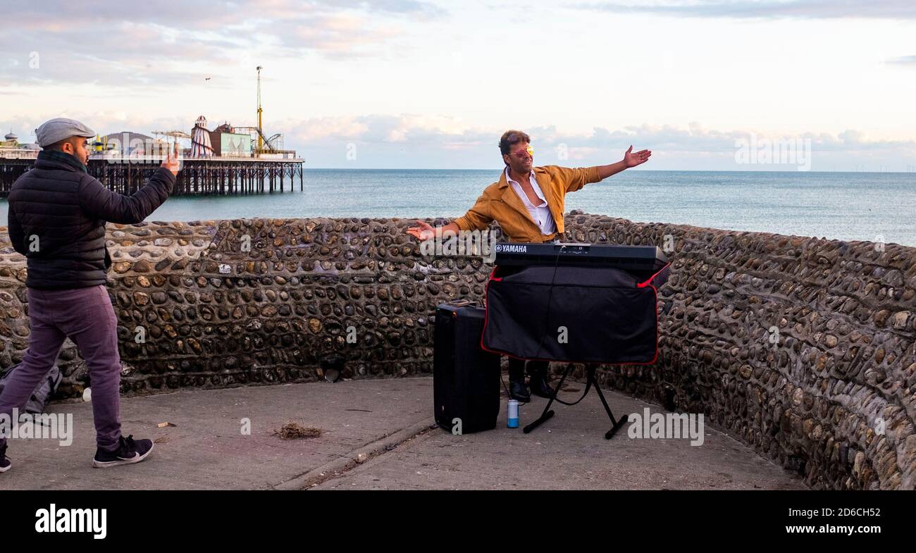 Brighton seafront singer hi-res stock photography and images - Alamy