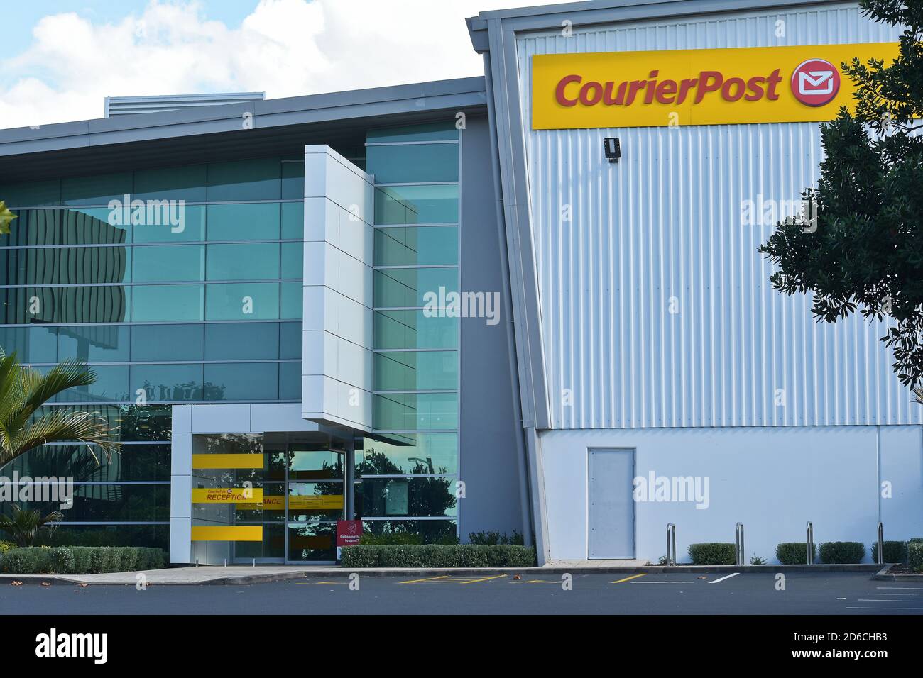 Nz post truck hi-res stock photography and images - Alamy