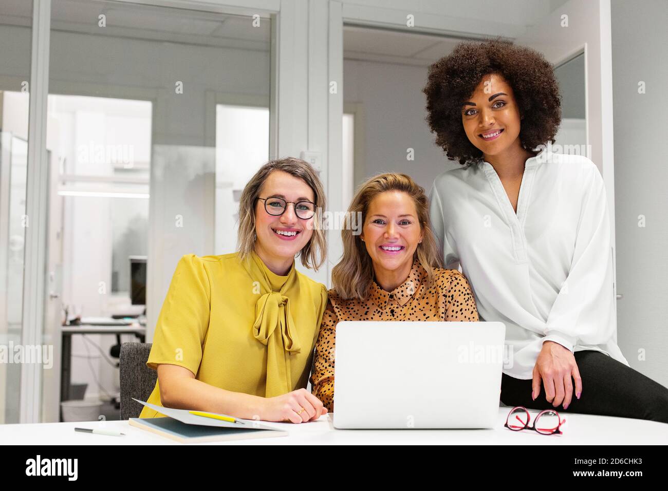 Front view three coworkers smiling hi-res stock photography and images ...