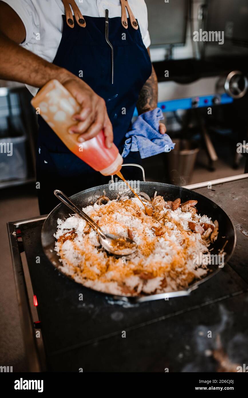 Chef preparing paella Stock Photo - Alamy
