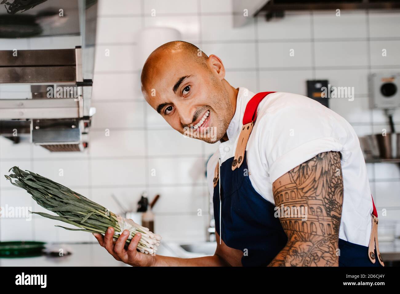 Chef in restaurant kitchen hi-res stock photography and images - Alamy