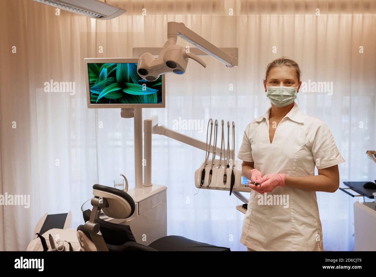 Dentist in dental clinic hi-res stock photography and images - Alamy