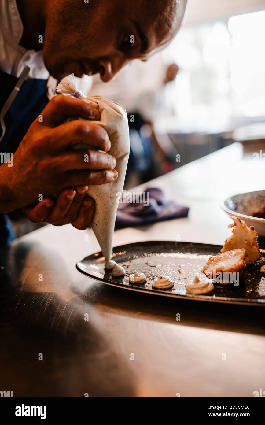 Man using icing bag Stock Photo - Alamy