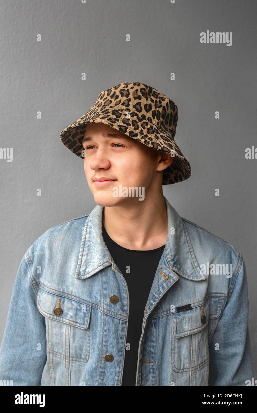 Man with sun hat hi-res stock photography and images - Alamy