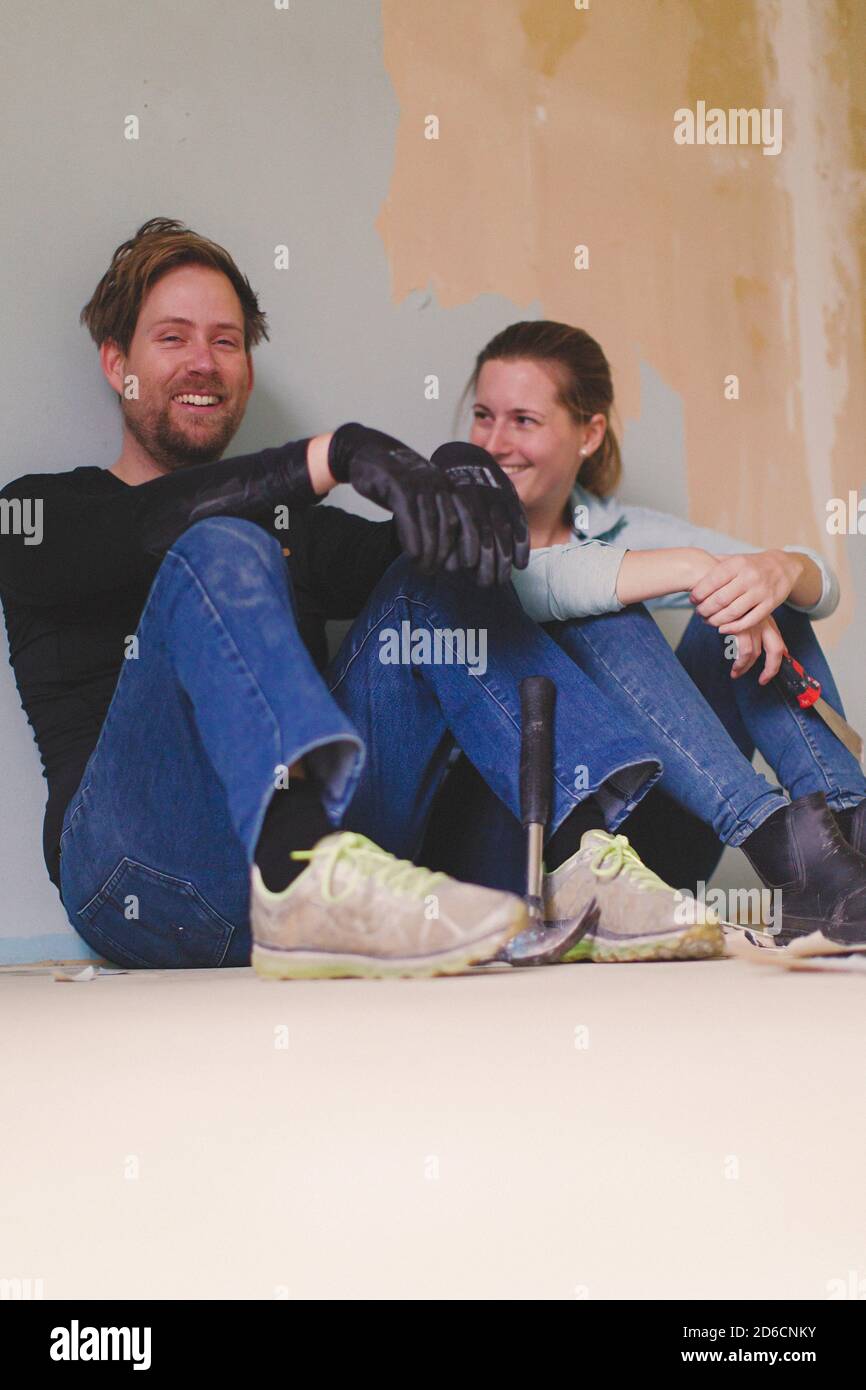 Couple renovating their new home Stock Photo - Alamy Couple renovating their new home Stock Photo - Alamy
