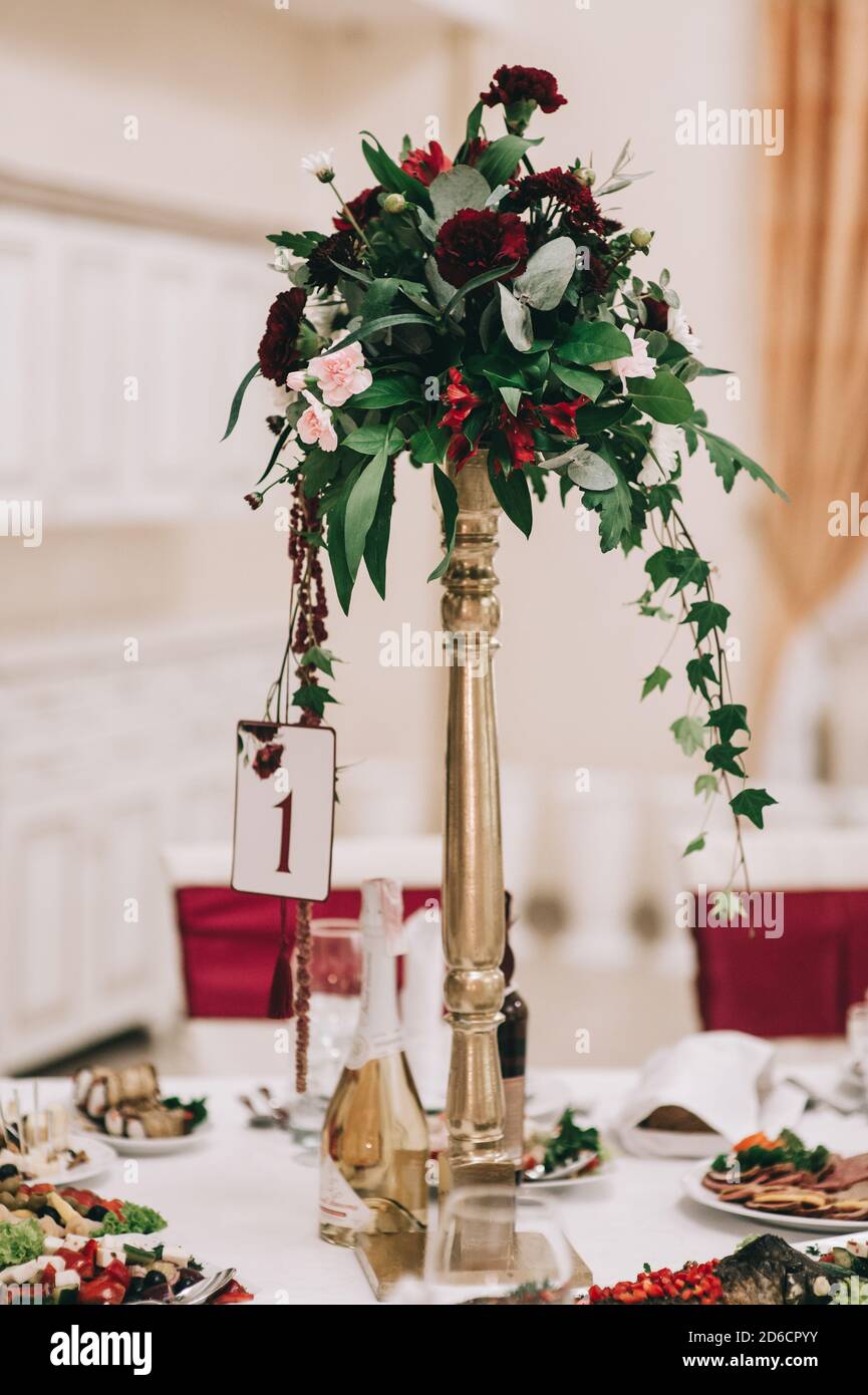 High style floral arrangement hi-res stock photography and images - Alamy