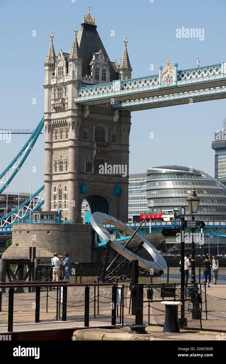 Sundial tower london england hi-res stock photography and images - Alamy