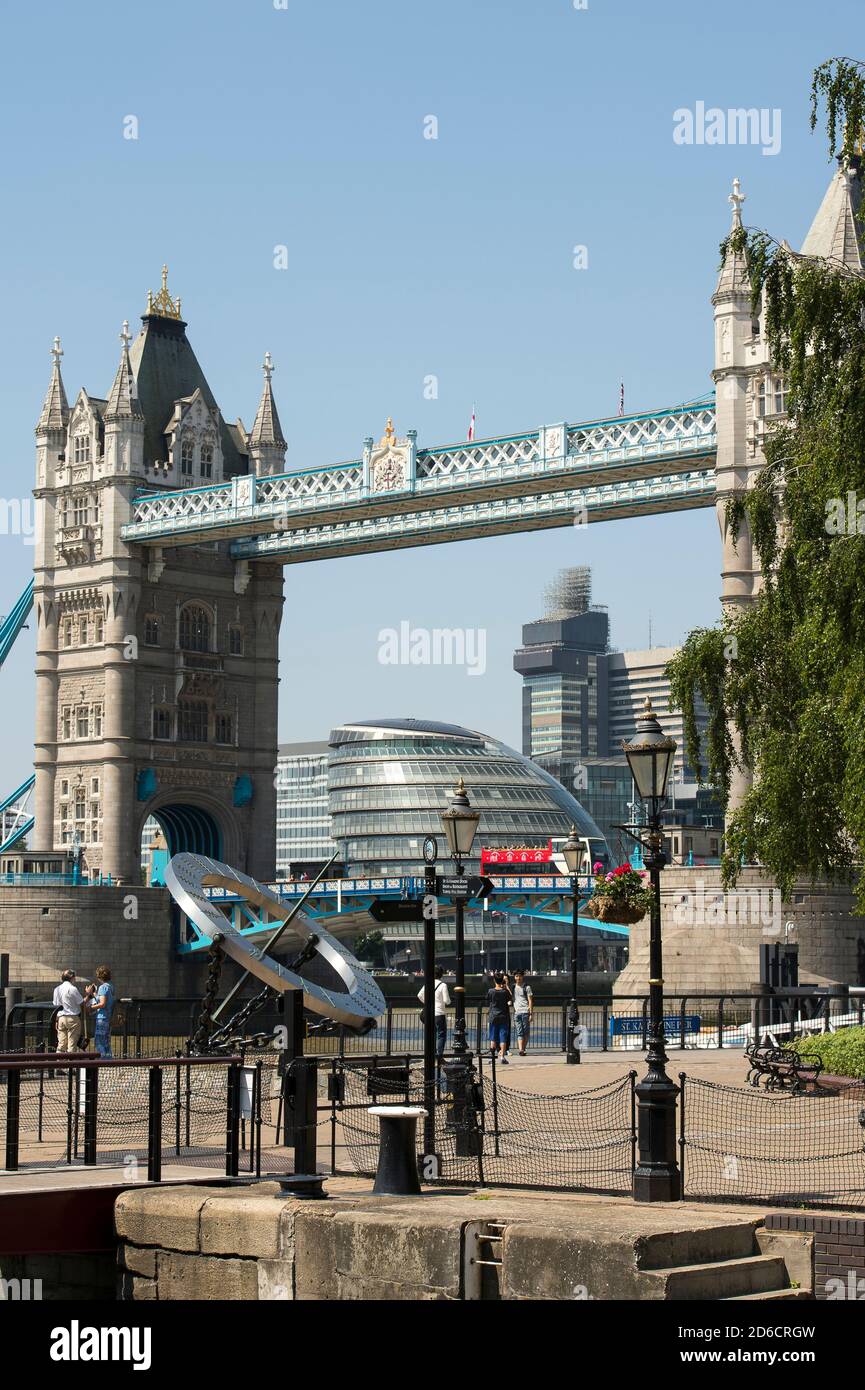 Sundial tower london england hi-res stock photography and images - Alamy