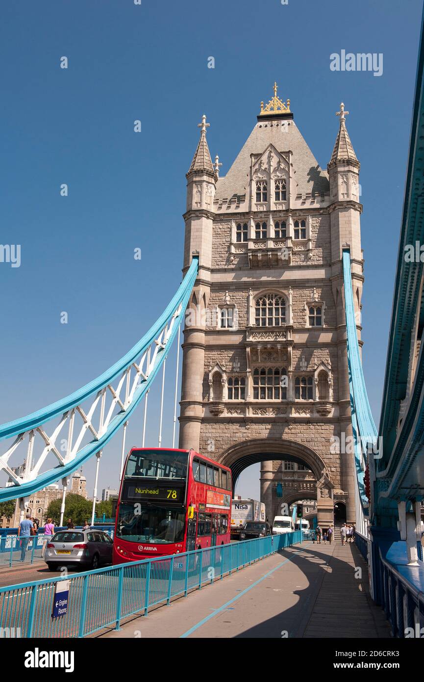 Double decker bus on tower bridge hi-res stock photography and images ...