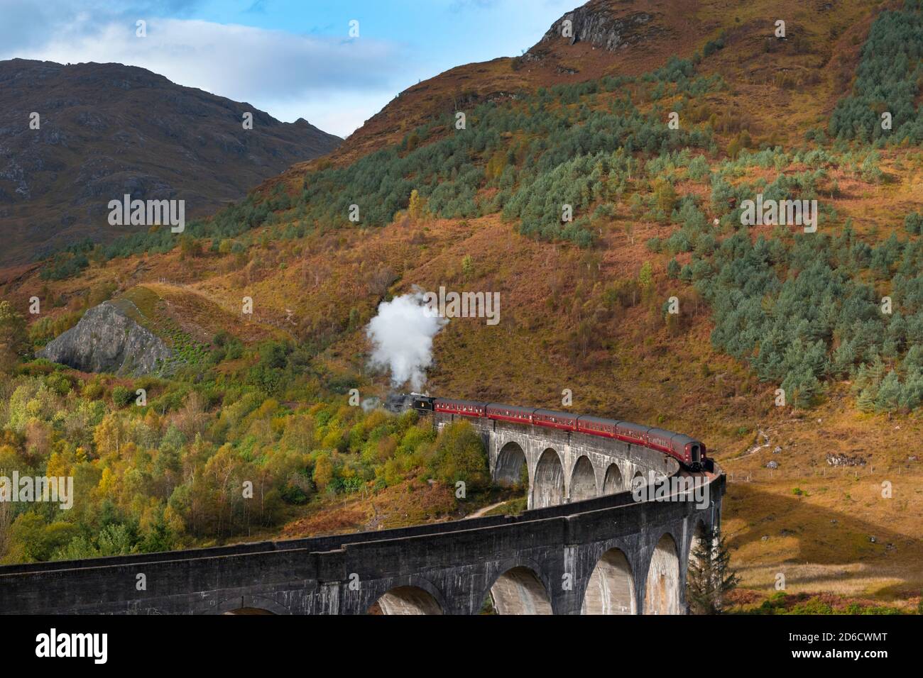 FORT WILLIAM WEST COAST OF SCOTLAND THE JACOBITE STEAM TRAIN ON THE ...
