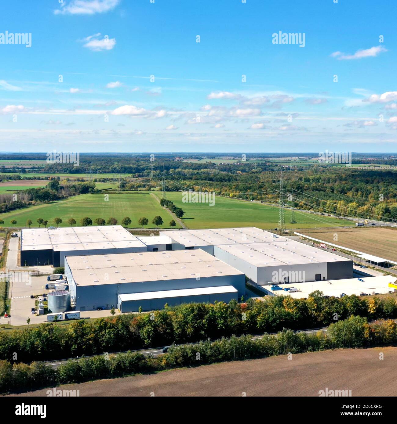 New logistics hall hi-res stock photography and images - Alamy