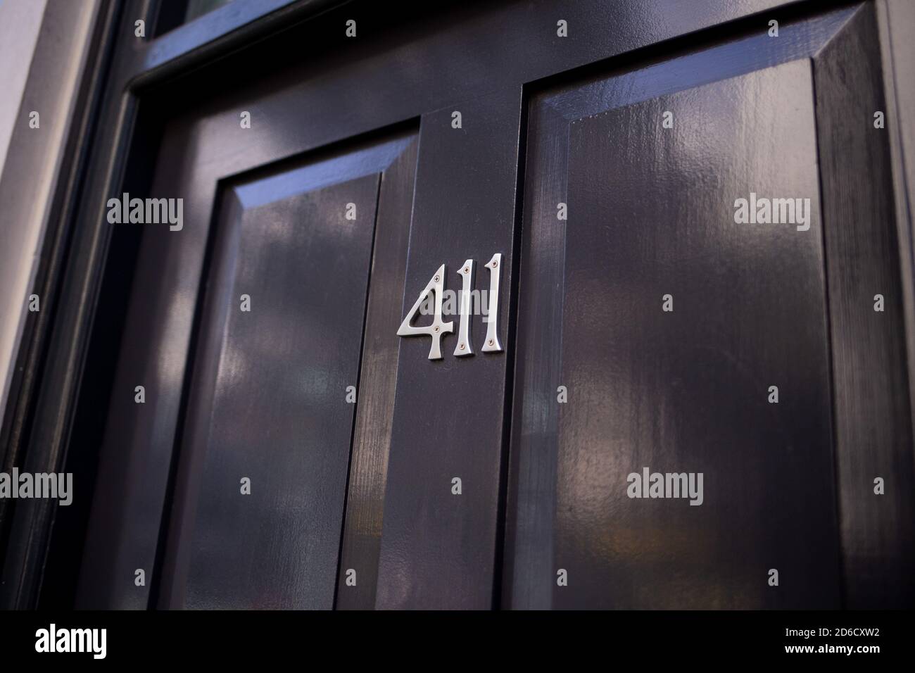 The street door to the upper floors of 411 Oxford Street in the West ...