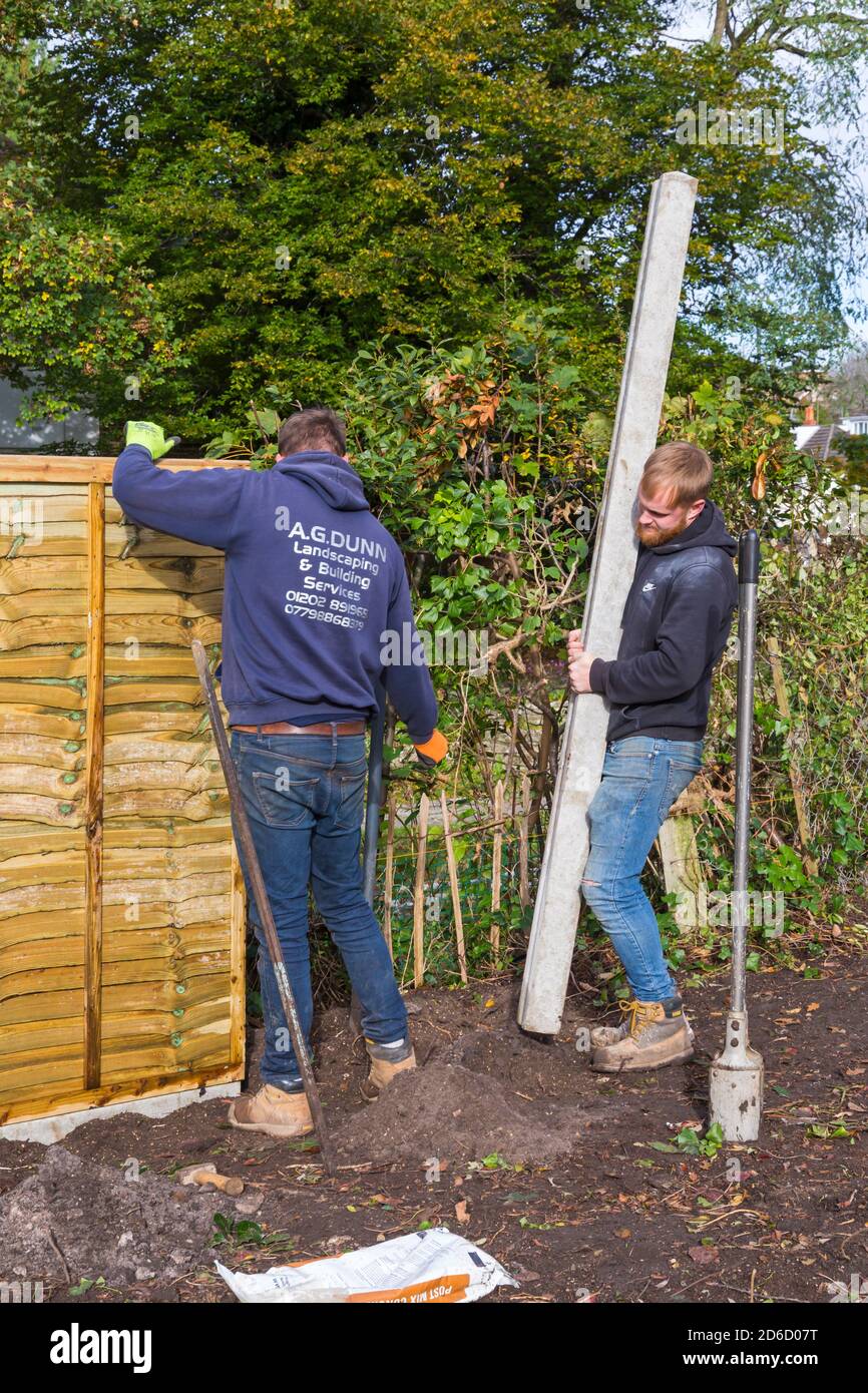 Man erecting installing hi-res stock photography and images - Alamy