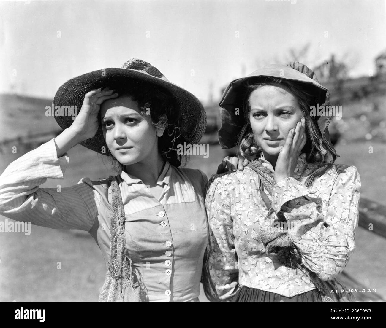 ANN RUTHERFORD and EVELYN KEYES in GONE WITH THE WIND 1939 director ...