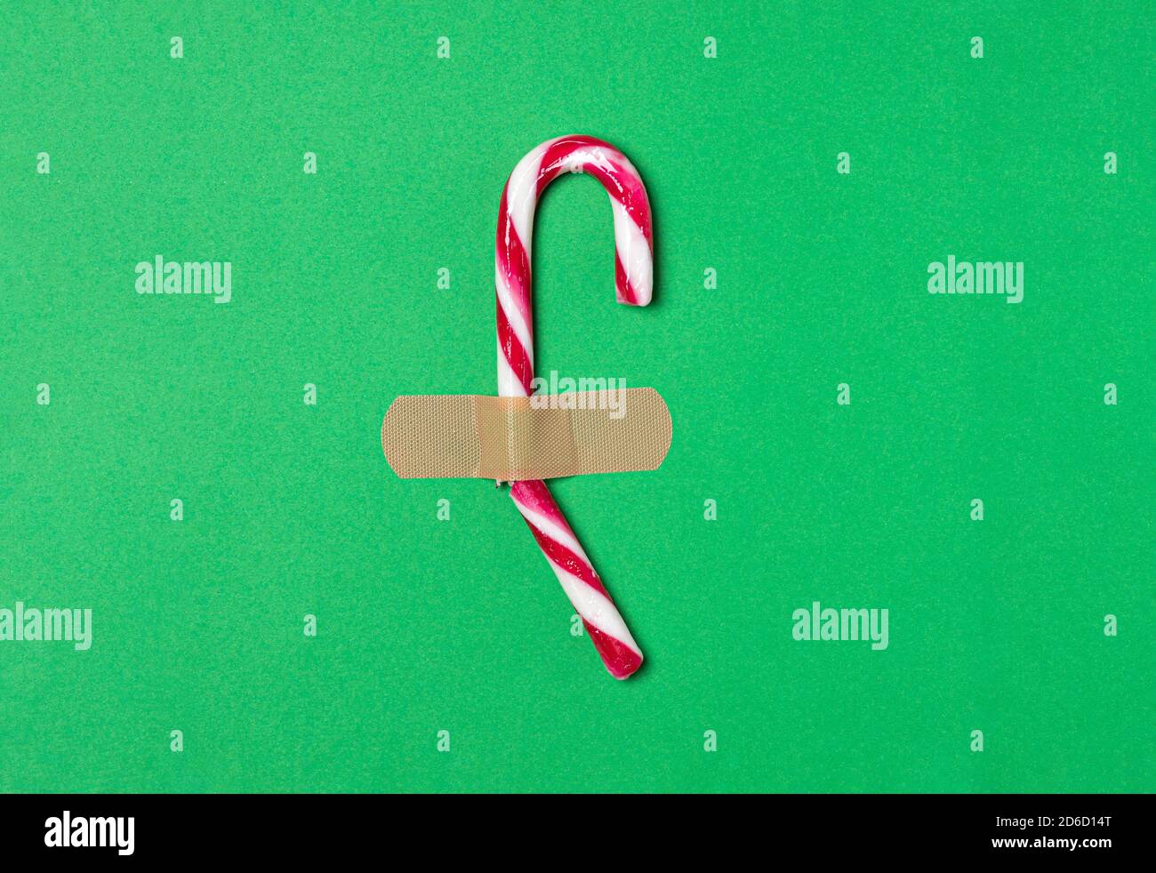 Broken peppermint hi-res stock photography and images - Alamy