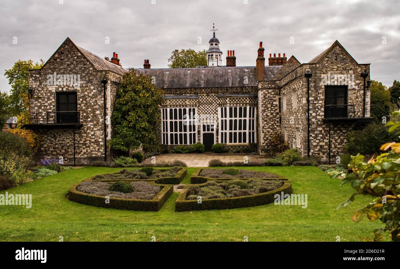 North Courtyard, Hall Place Manor House, Kent. UK Stock Photo - Alamy