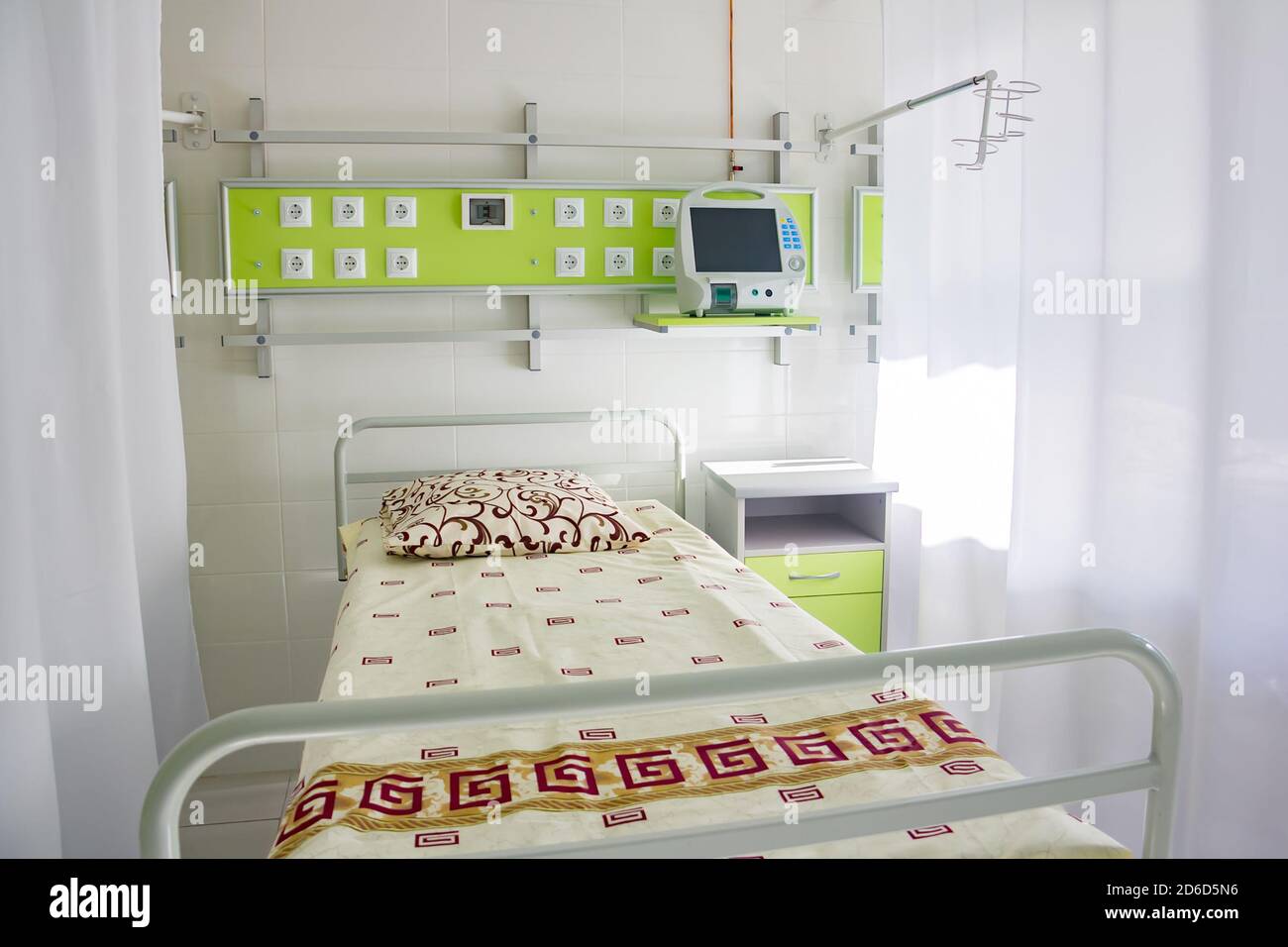 Modern hospital bed hi-res stock photography and images - Alamy