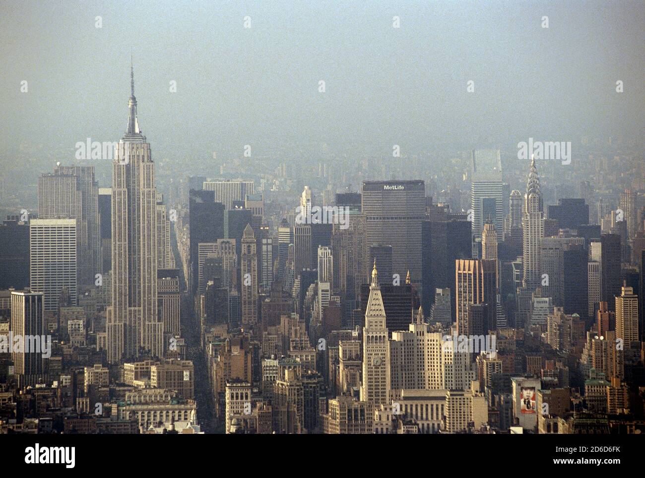 New york city skyline 1990 hi-res stock photography and images - Alamy