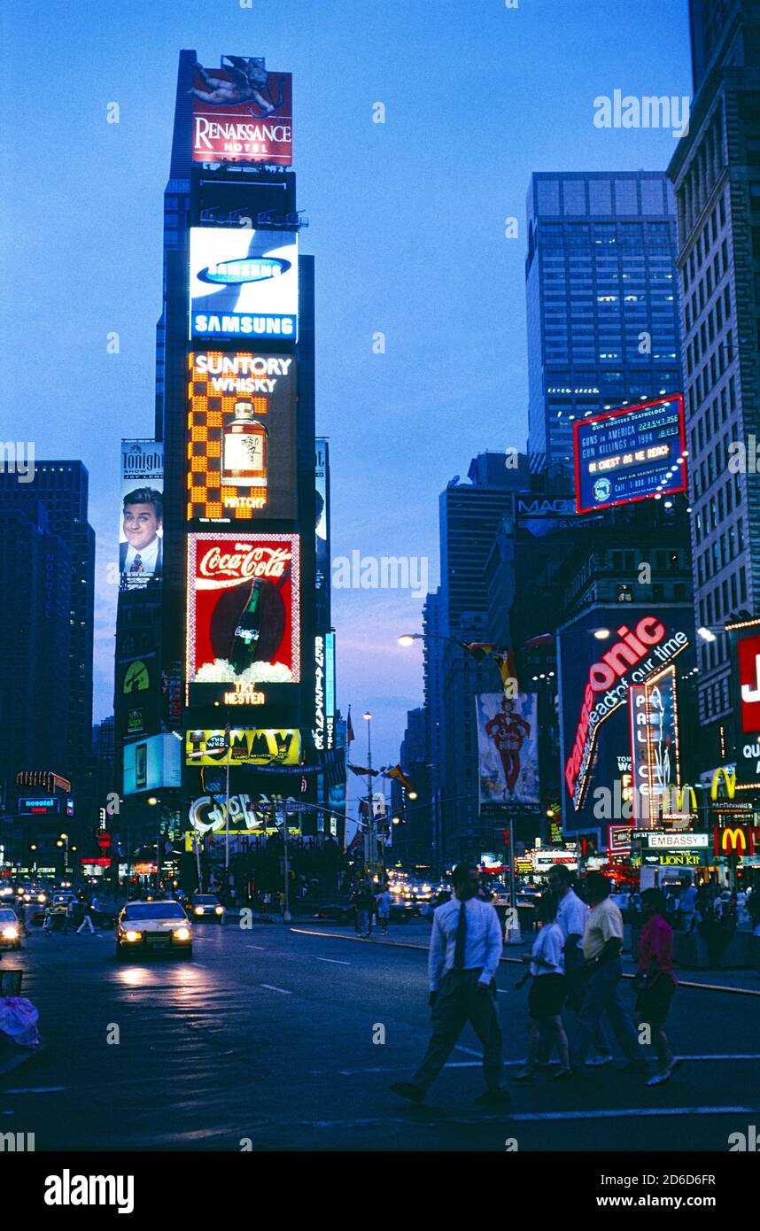 1990s times square hi-res stock photography and images - Alamy