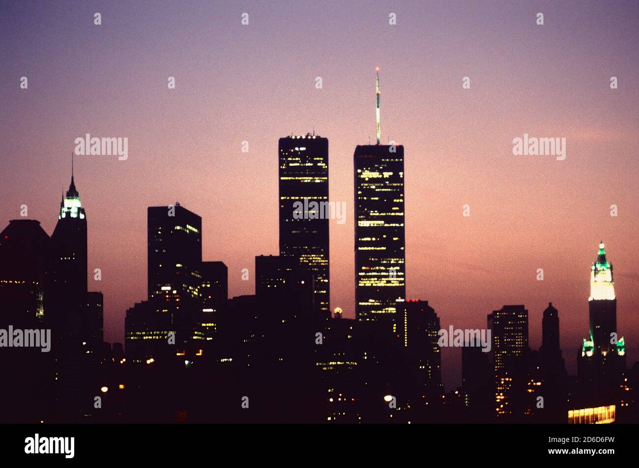 New york city skyline 1990 hi-res stock photography and images - Alamy