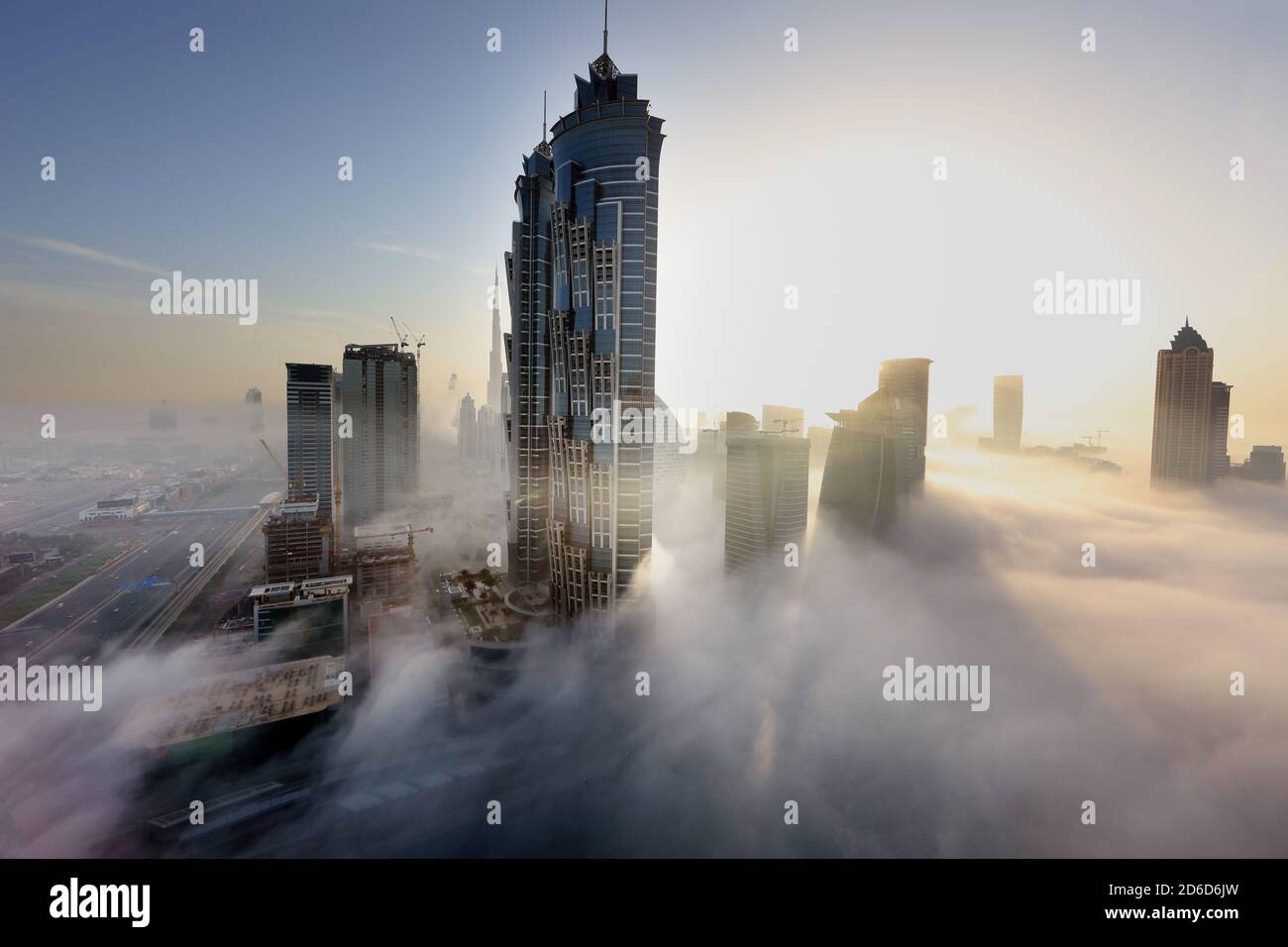 Dubai skyline fog hi-res stock photography and images - Alamy