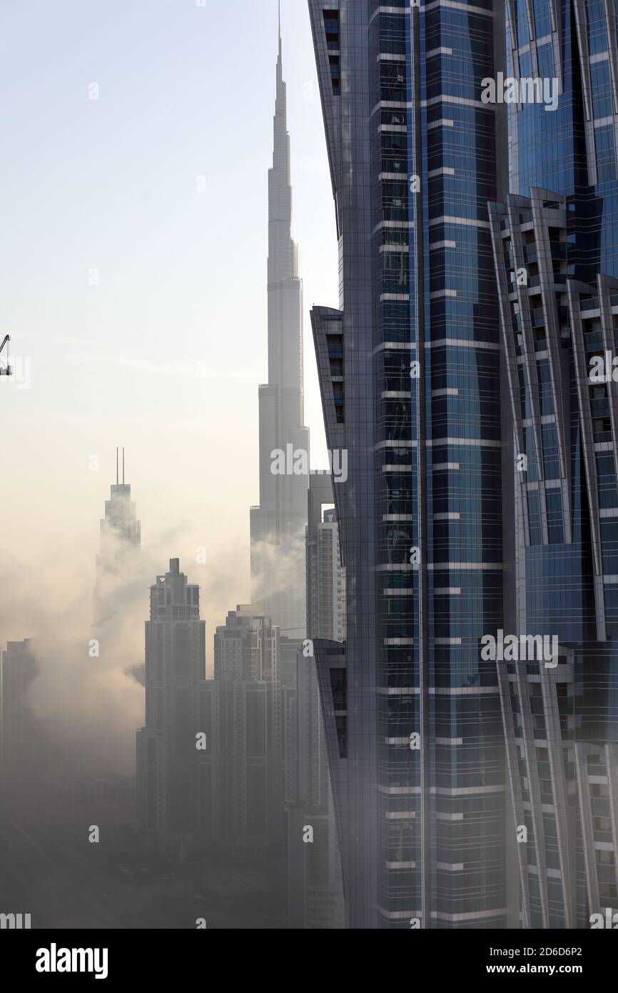 Dubai skyline fog hi-res stock photography and images - Alamy