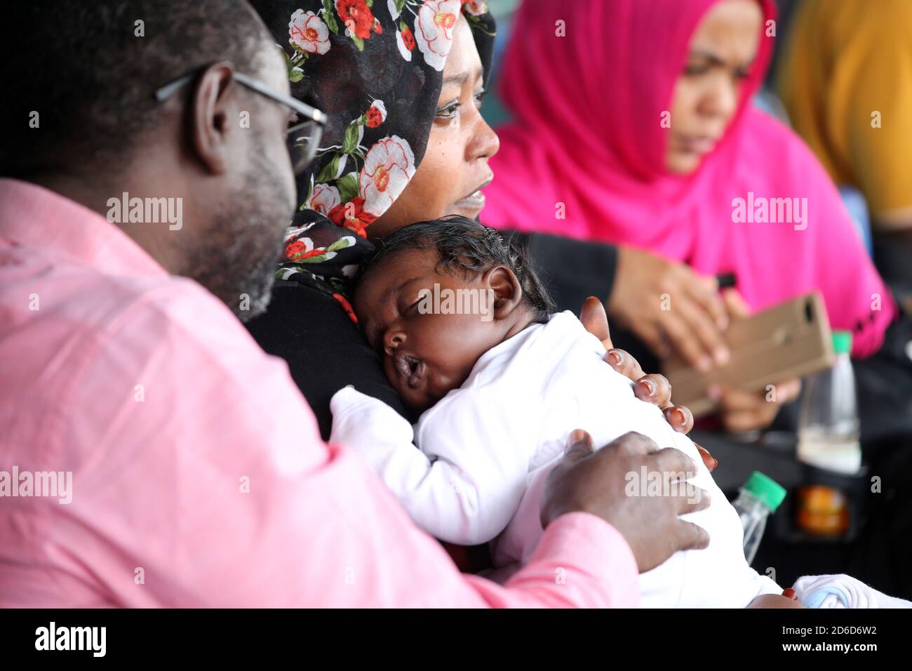 Dubai couple baby hi-res stock photography and images - Alamy