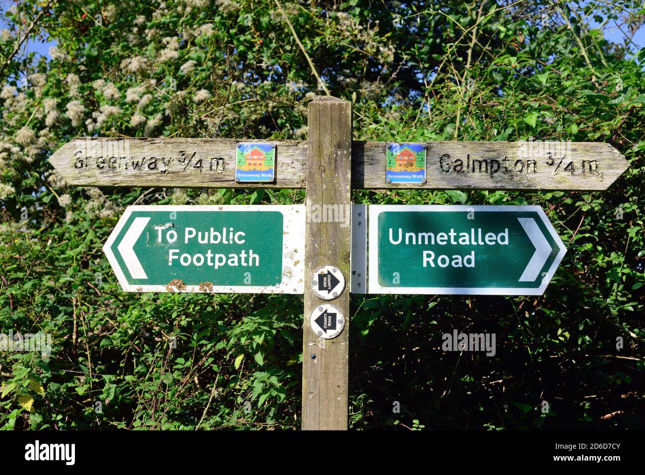Footpath sign along an unmetalled road Stock Photo - Alamy