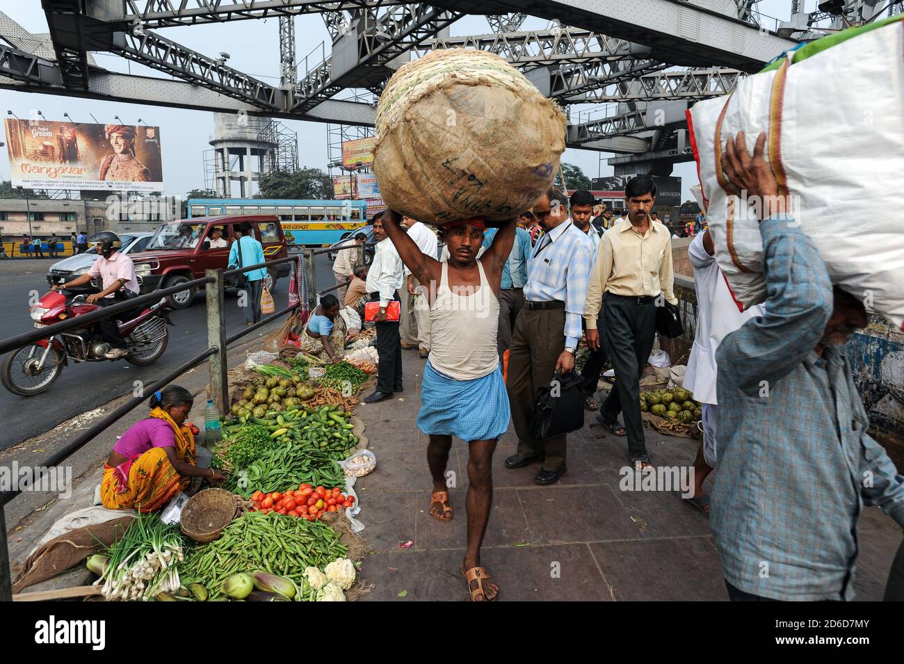 Indian porter india calcutta hi-res stock photography and images - Alamy
