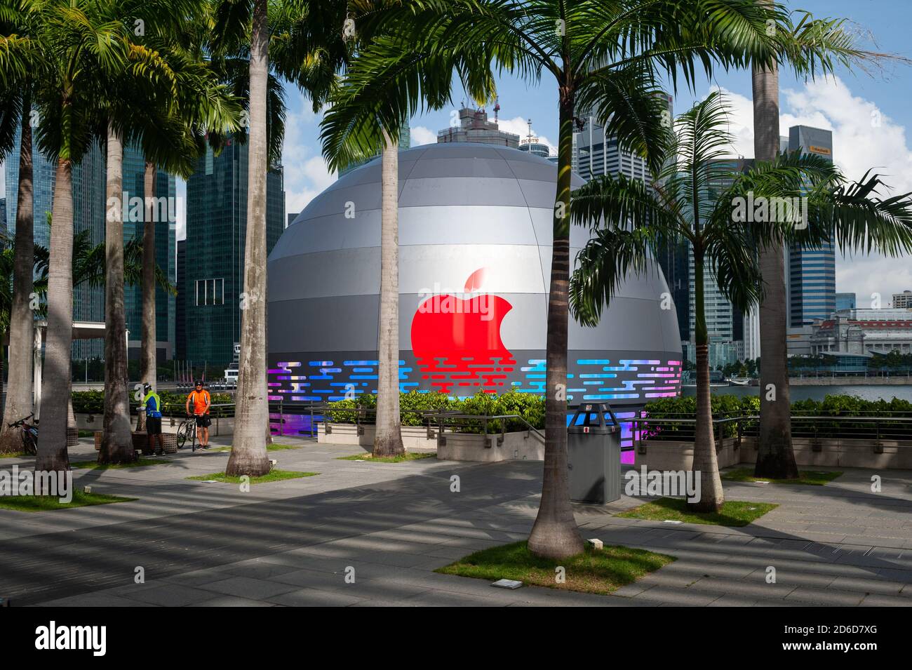 28.08.2020, Singapore, , Singapore - View of the new Apple flagship ...