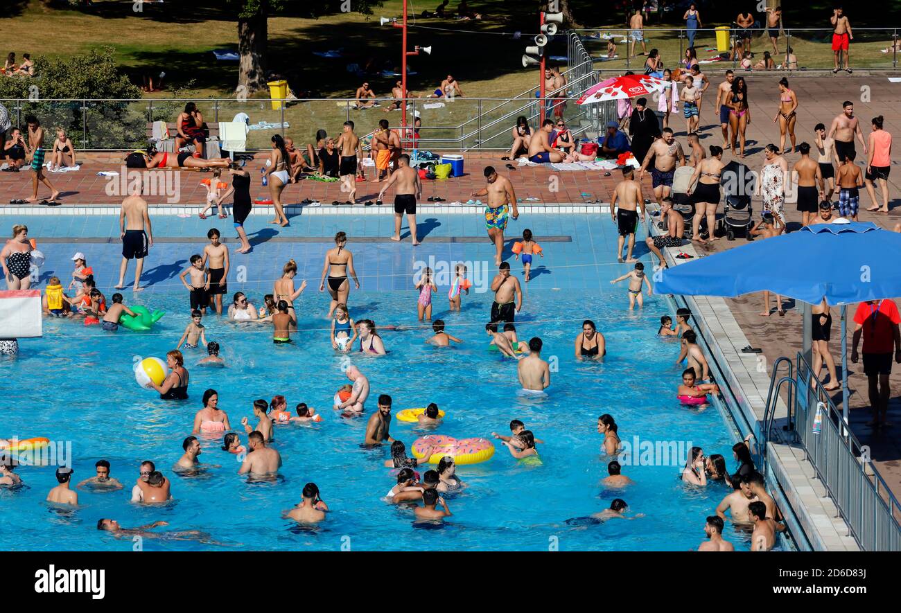 07.08.2020, Essen, North Rhine-Westphalia, Germany - Outdoor swimming ...