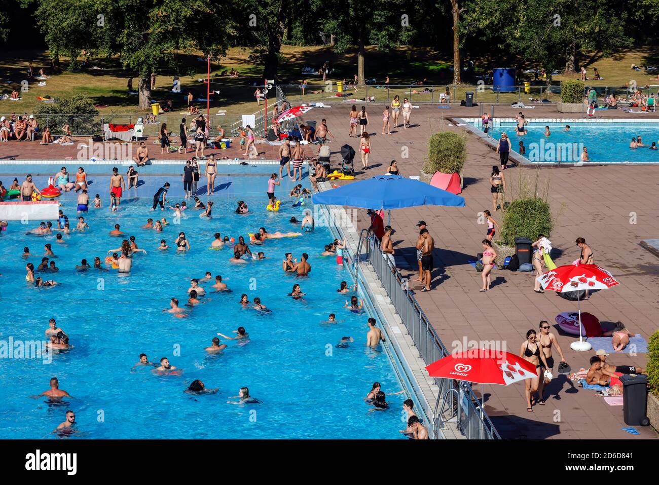 07.08.2020, Essen, North Rhine-Westphalia, Germany - Outdoor swimming ...
