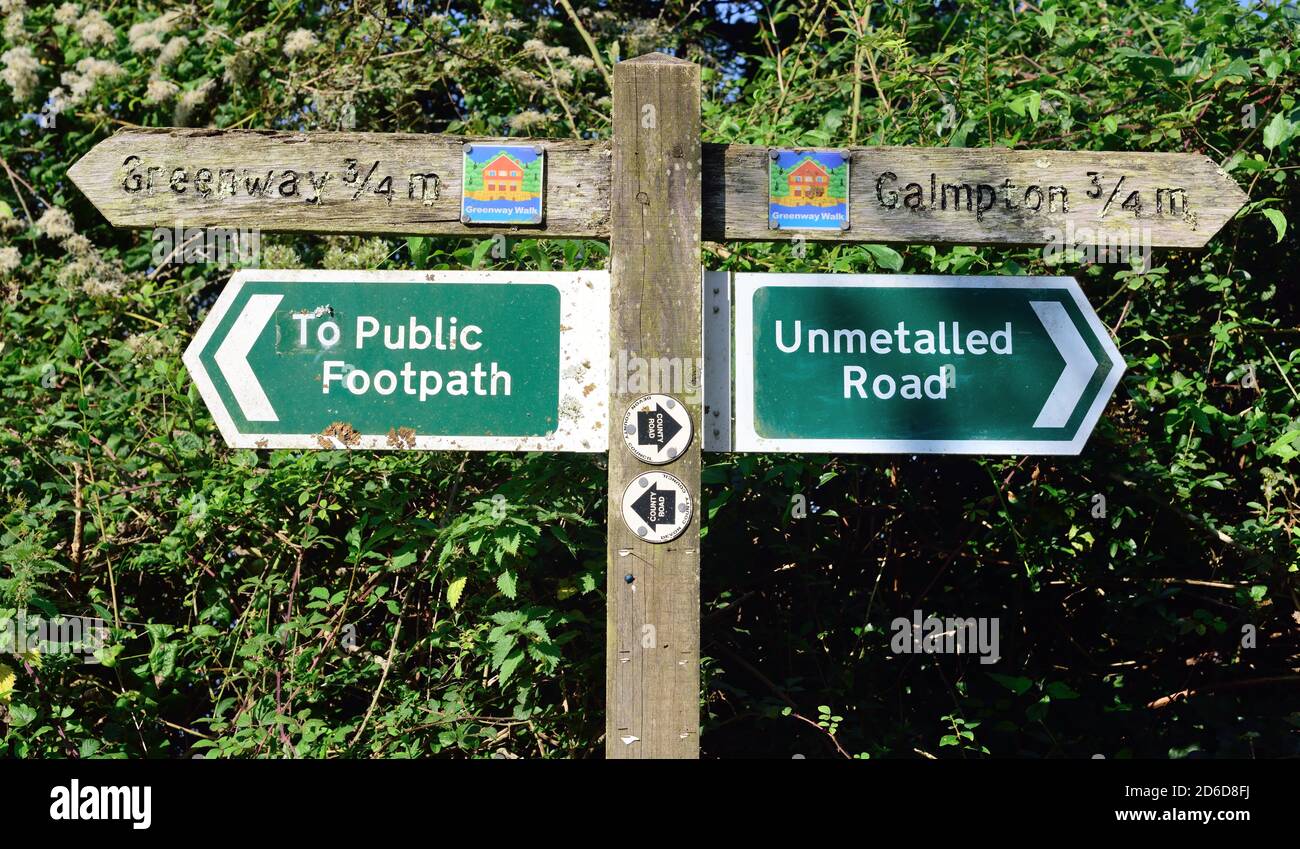 Footpath sign along an unmetalled road Stock Photo - Alamy